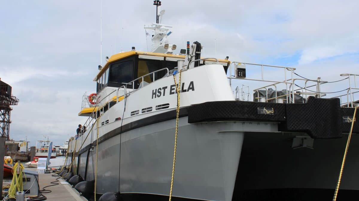 HST Marine takes delivery of hybrid crew transfer vessel - Workboat365.com