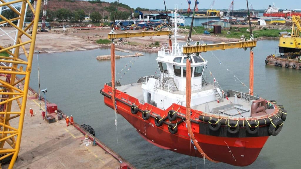 Singapore’s First Electric Tug Launched - Workboat365.com