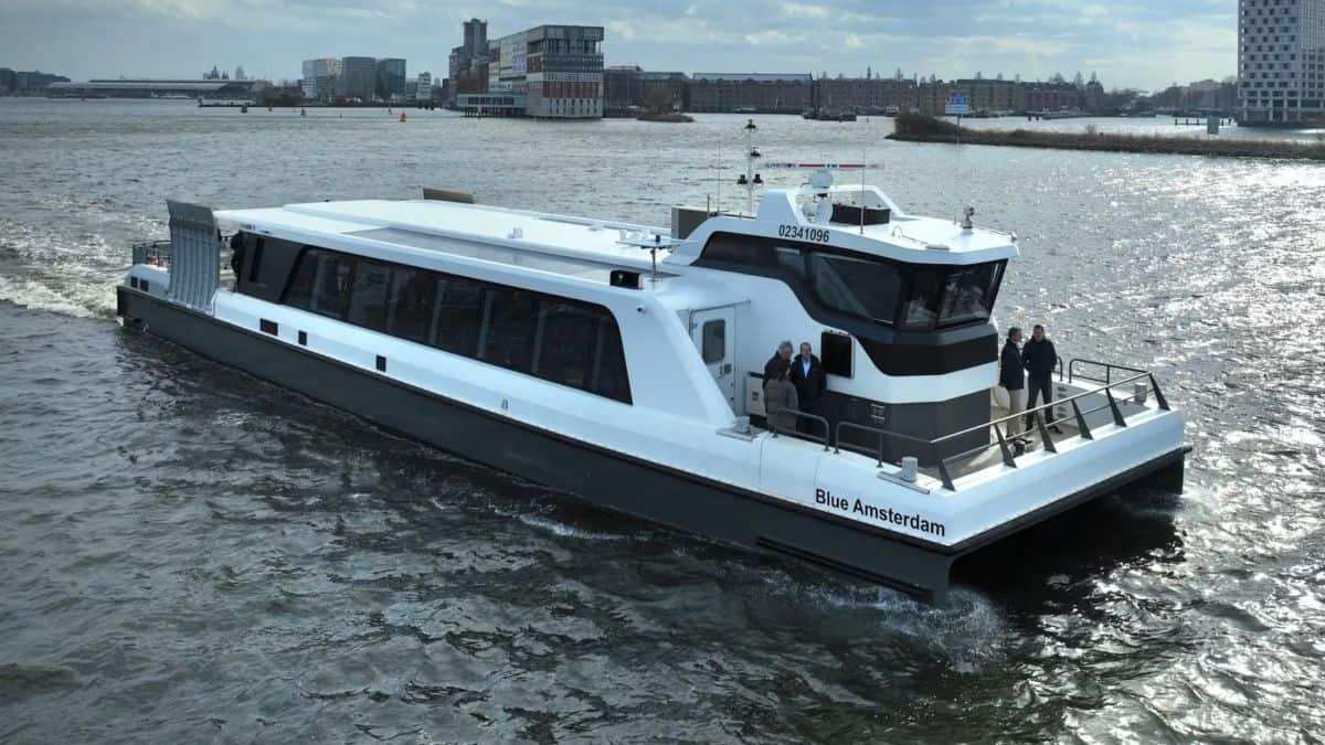 Damen Debuts First Waterbus 2907 Electric - Workboat365.com