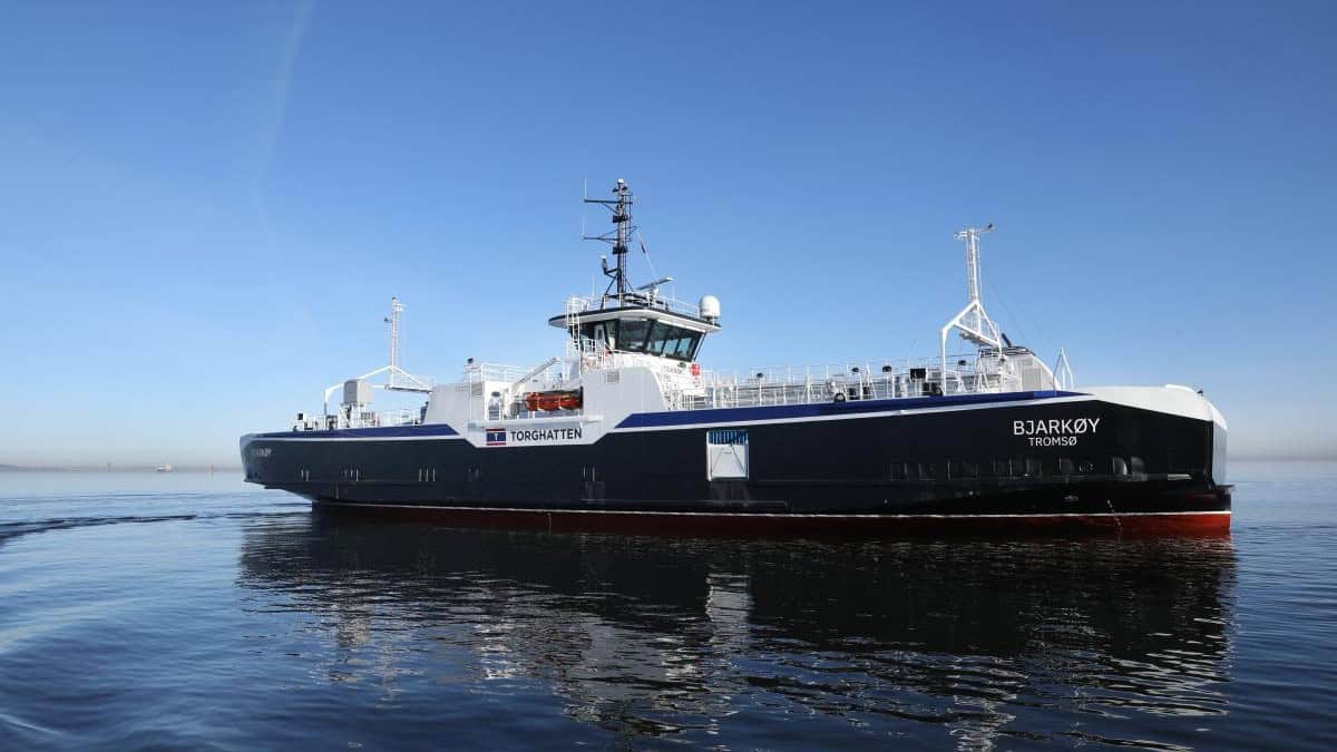 Remontowa Hands Over Hybrid Ferry 'Bjarkøy' to Torghatten Nord ...